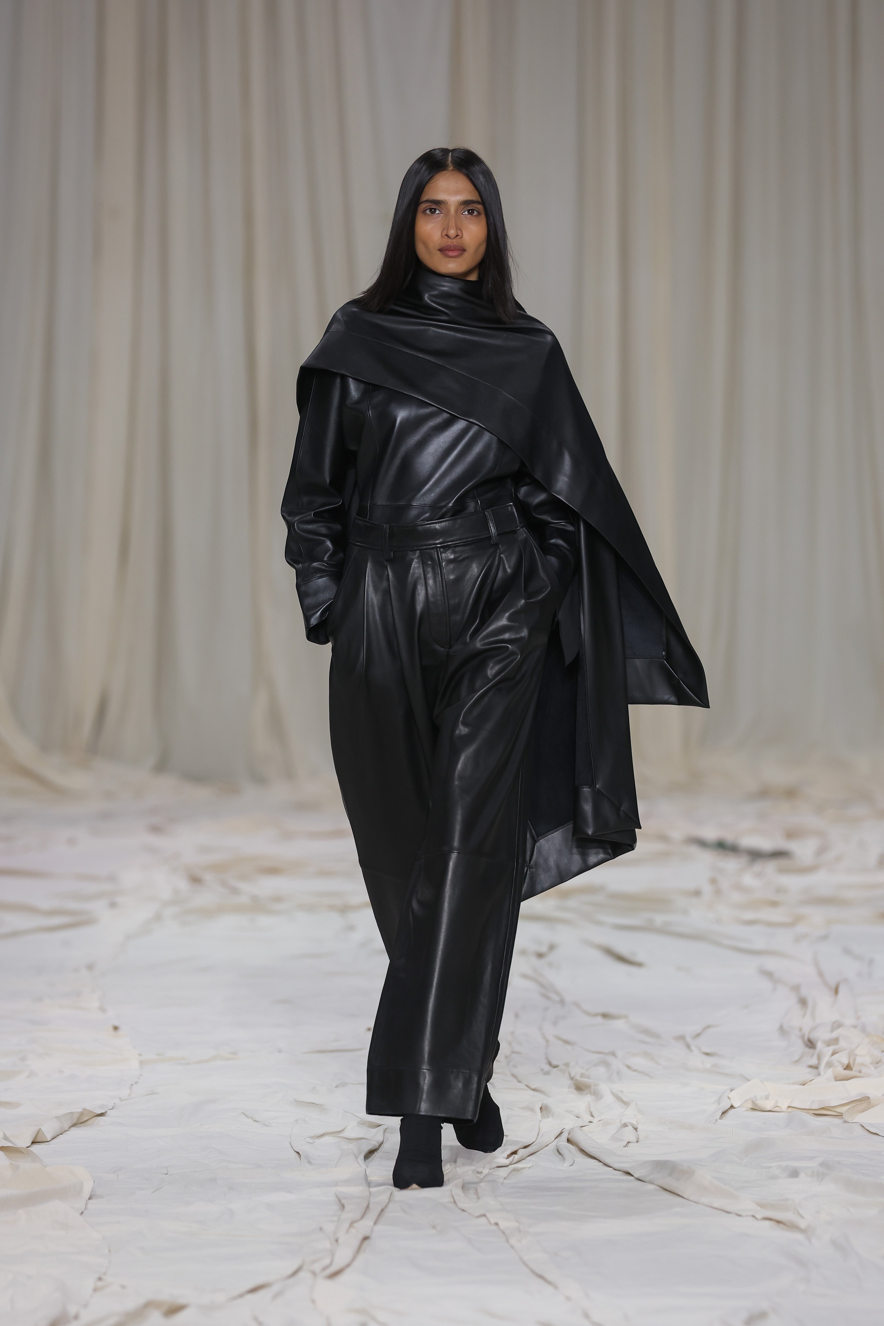 Pelle Cape – Esse Studios